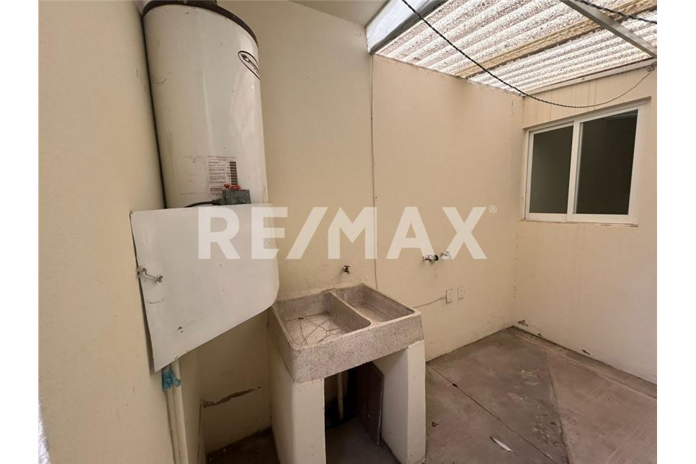 Residential - House - Celaya, Mexico - Mexico - 1001099021-154 , RE/MAX ...