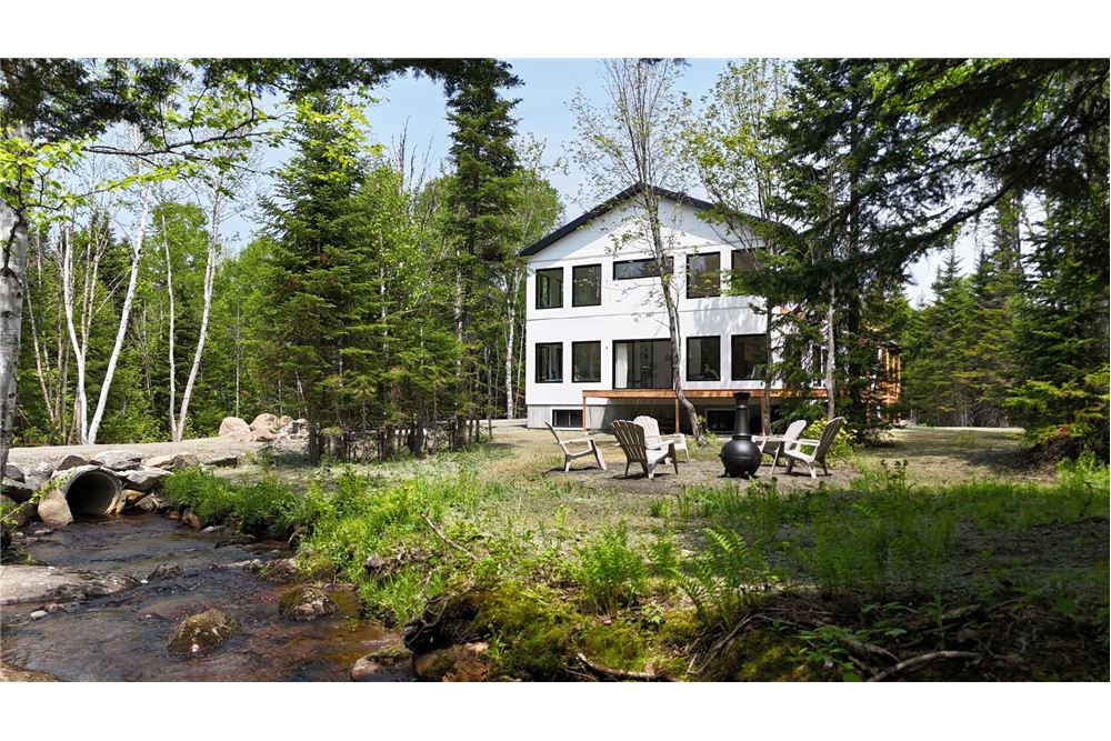 Prédio Habitacional - Casa em vários níveis - Petite-Rivière-Saint ...