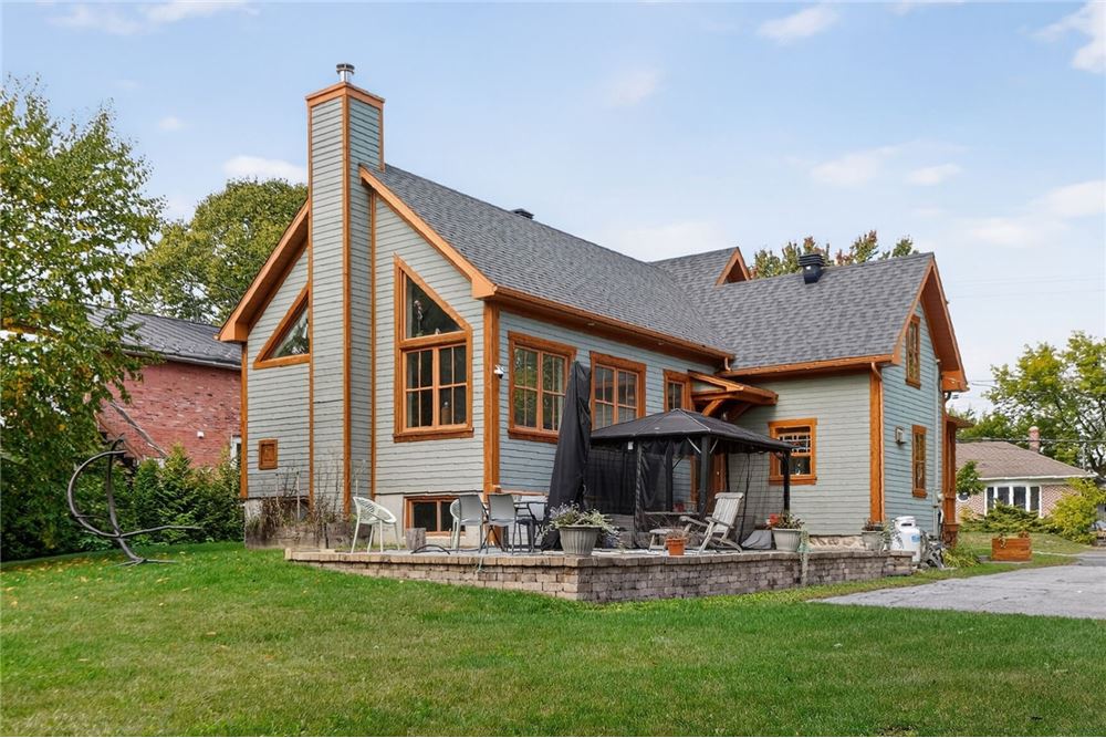 Residential - Two Level House - Notre-Dame-de-Stanbridge, Canada ...