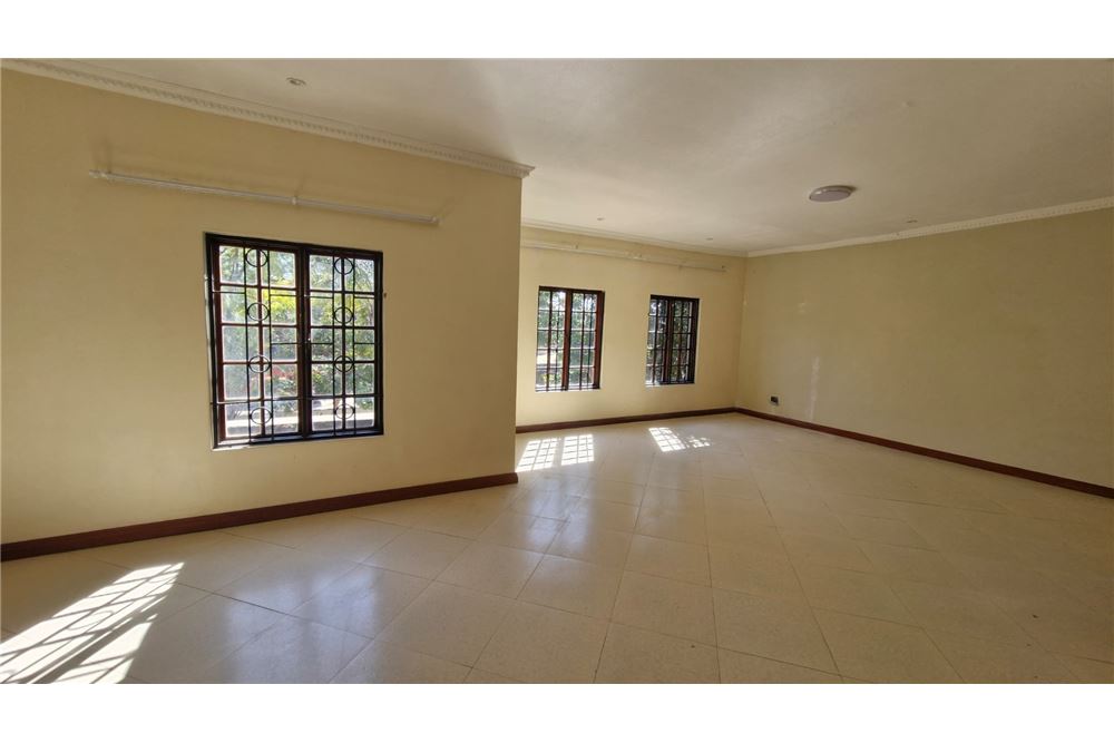 Wohnung - Haus - Block 8, South-East District - Botswana - 1034001017 ...