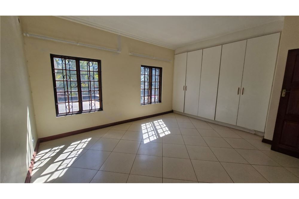 Wohnung - Haus - Block 8, South-East District - Botswana - 1034001017 ...