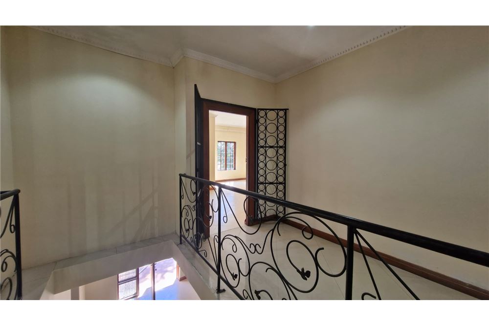 Wohnung - Haus - Block 8, South-East District - Botswana - 1034001017 ...