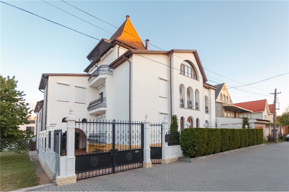 Residential - Gentlemans House - Chisinau, Moldova - Moldova ...