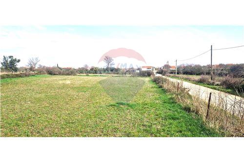 Residential - Plot of Land for Hospitality Development - Benkovac ...
