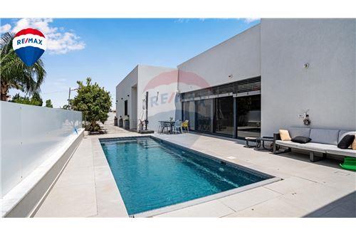 Residential - Villa - Hadera, Israel - HE - 831241021-1404 , RE/MAX ...