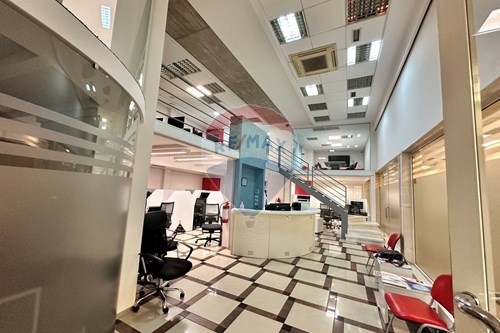 Zyrë Rruga e Barrikadave - Sheshi Skënderbej, Qendër, Tiranë