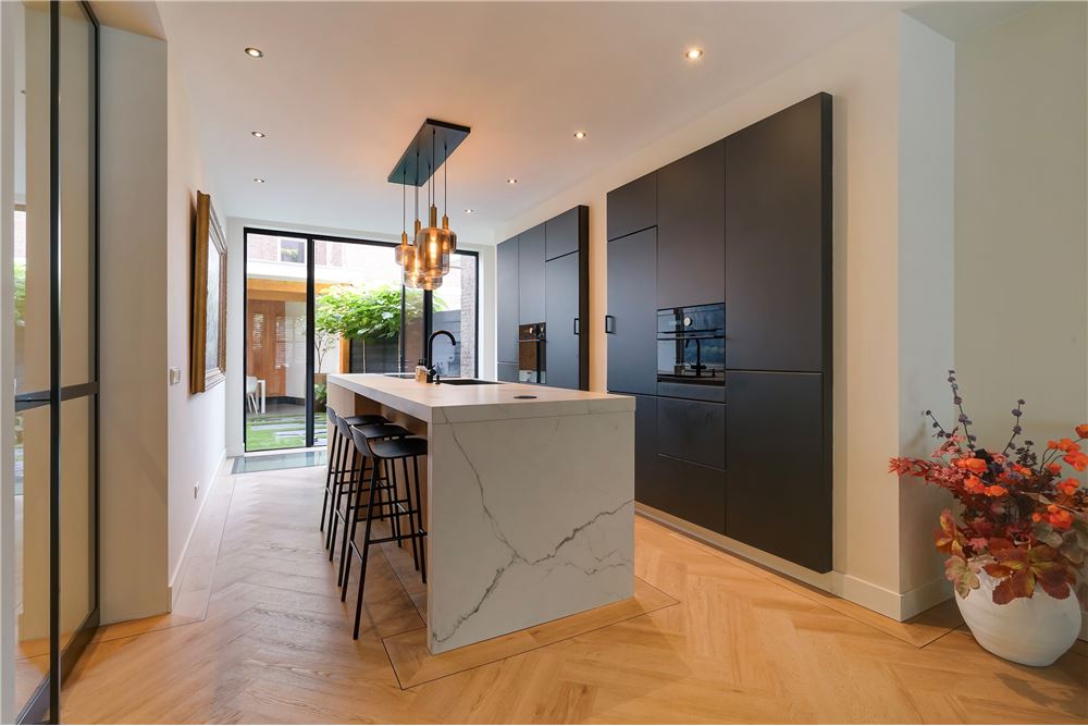 Residential - Condo/Apartment - DEN HAAG - Netherlands - 201005-3 , RE ...